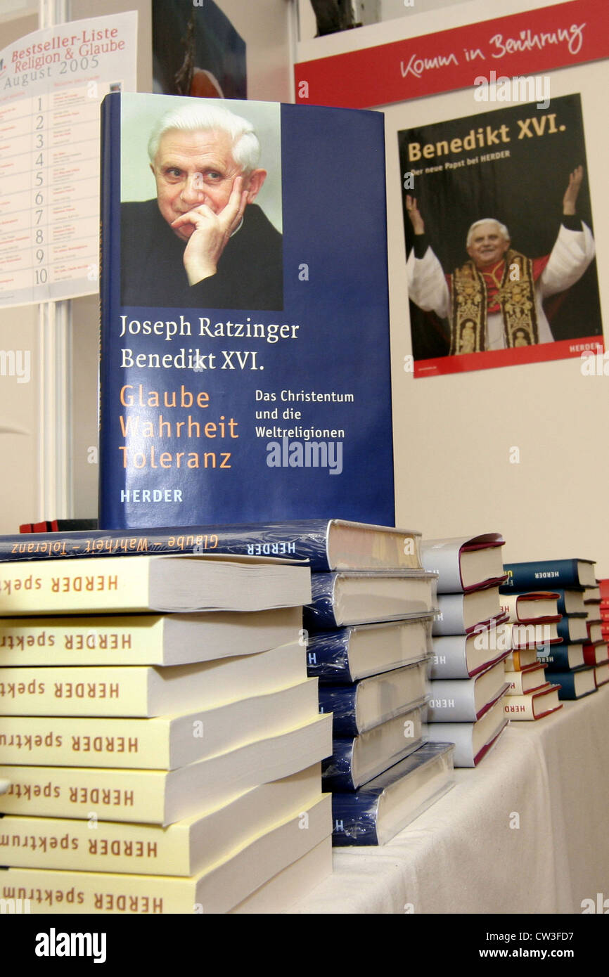 Books by Pope Benedict XVI Stock Photo - Alamy