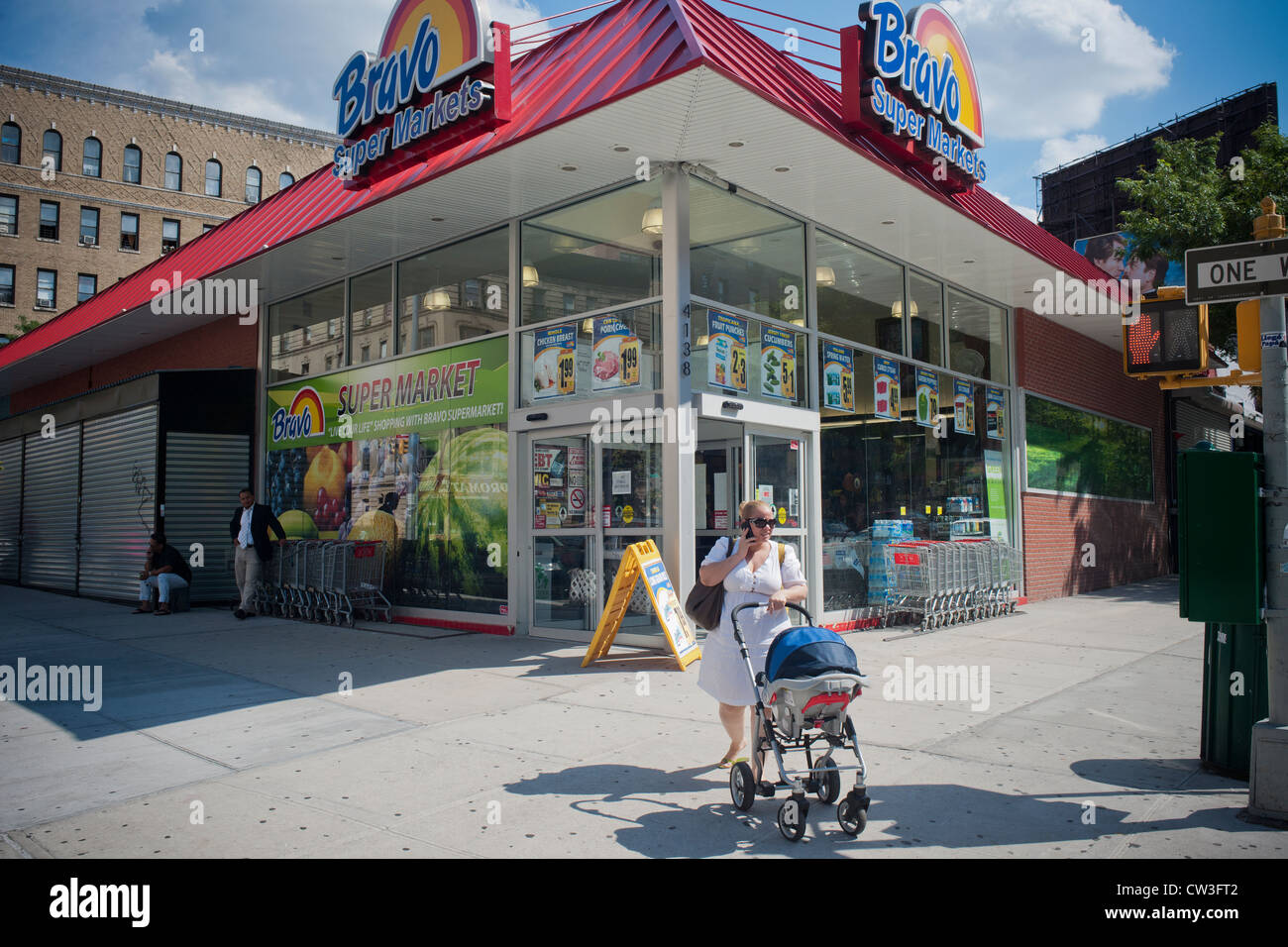 Bravo chain supermarket in the primarily Dominican New York ...
