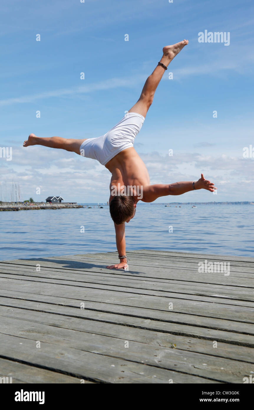 One Arm Handstand