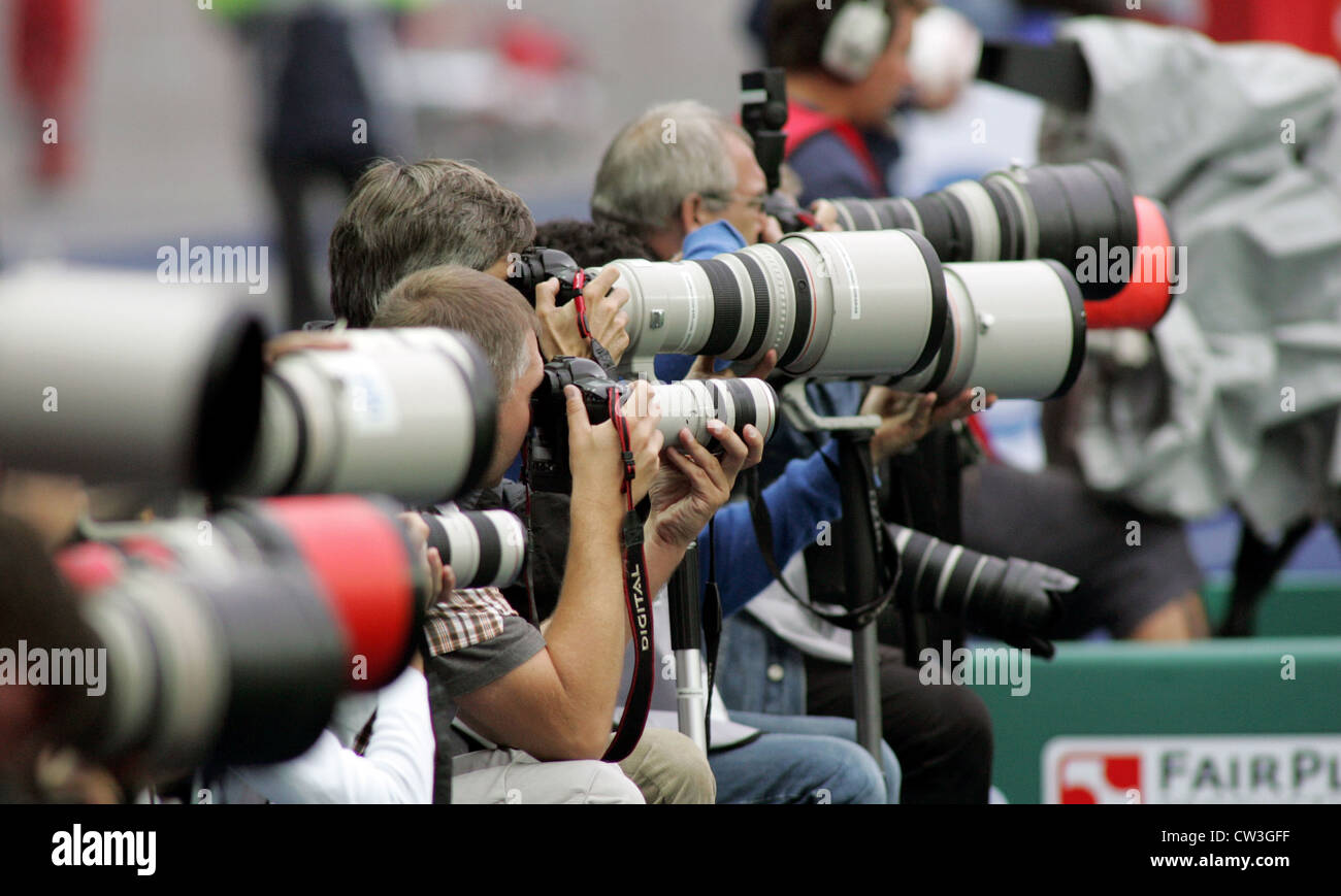 Sports photographer stadium hi-res stock photography and images - Alamy