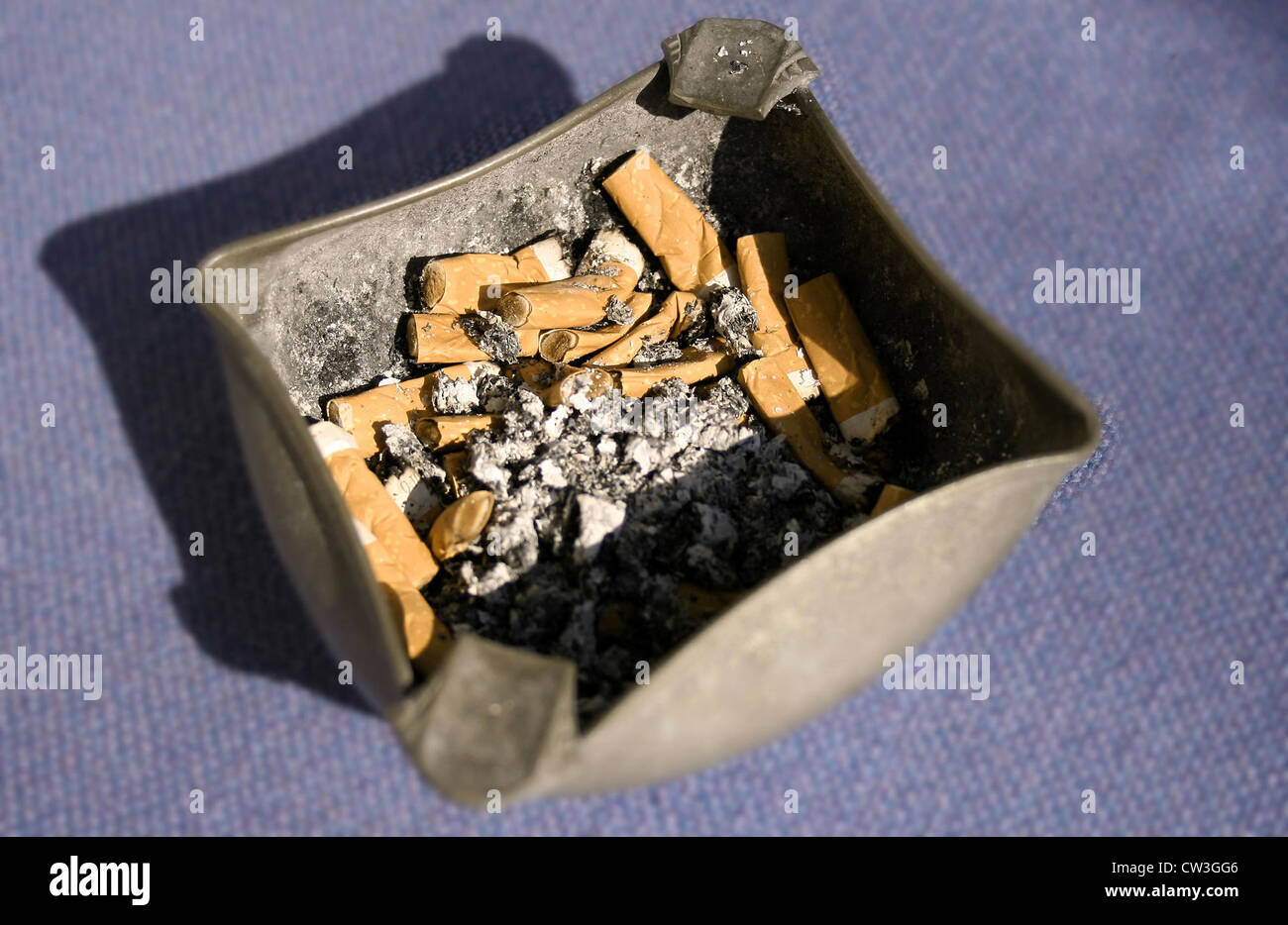 Full of ashtrays hi-res stock photography and images - Alamy