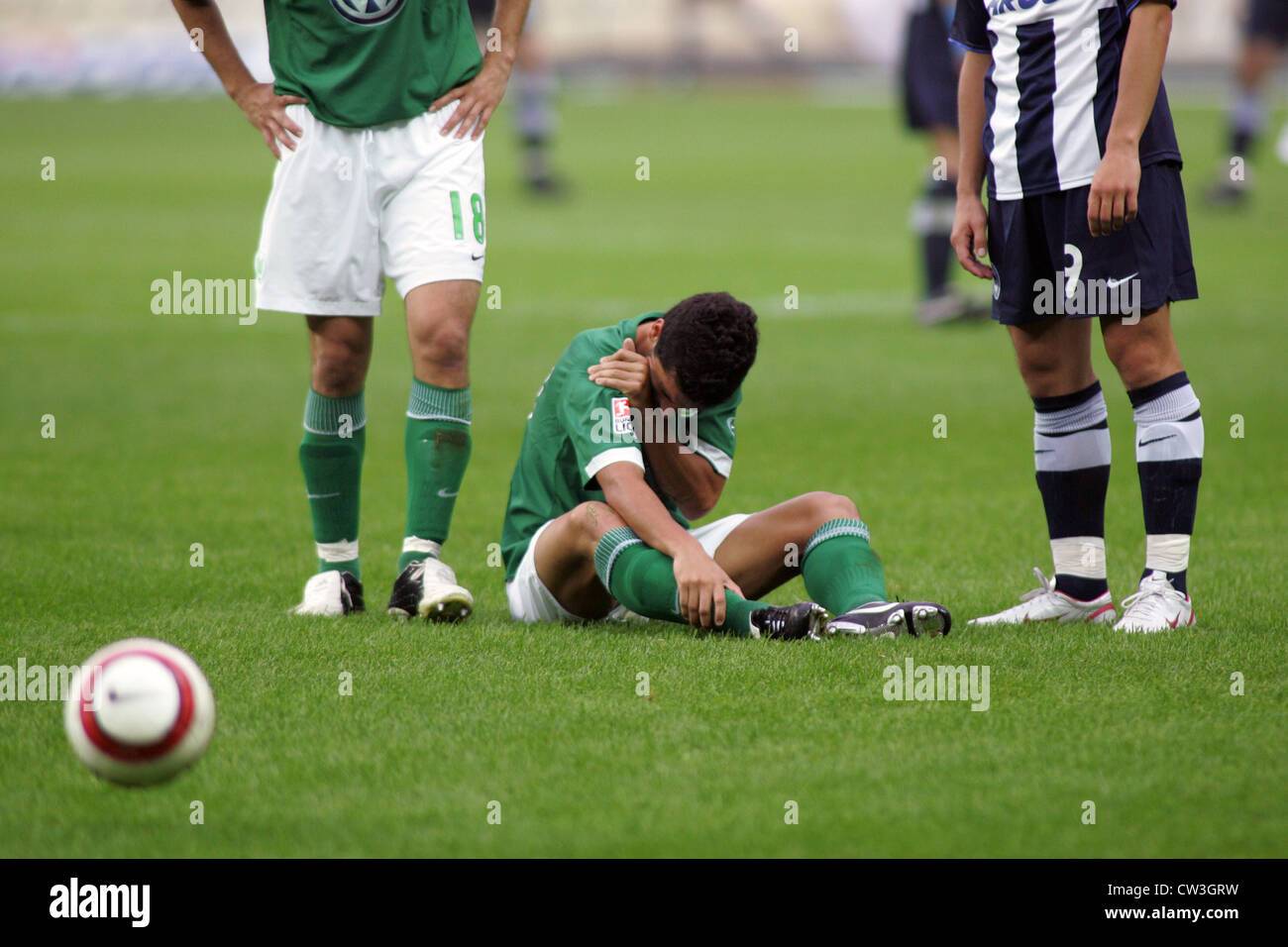 Soccer player fouled hi-res stock photography and images - Alamy