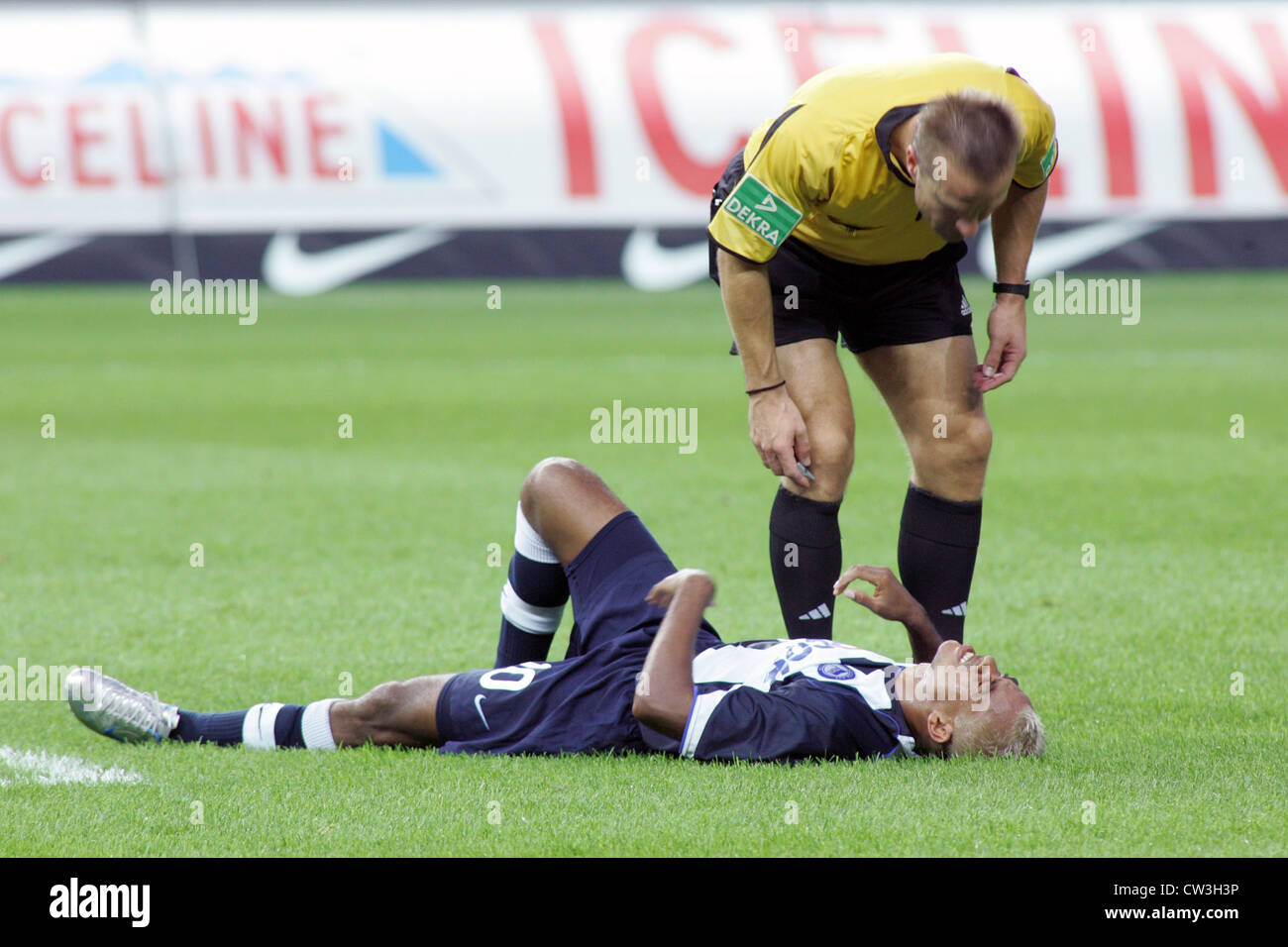 Injury referee football hi-res stock photography and images - Alamy