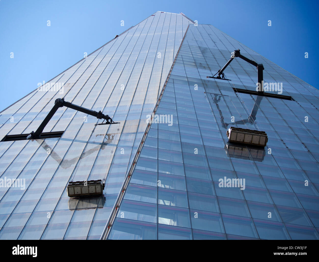 The Shard, London - window cleaning 2 Stock Photo - Alamy