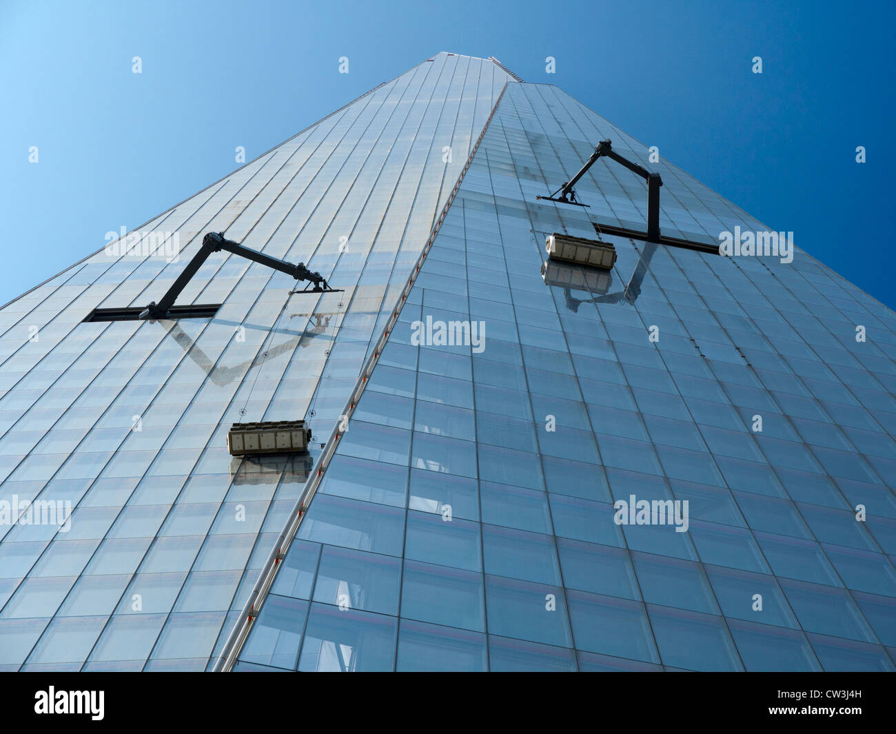 The Shard, London - window cleaning Stock Photo - Alamy