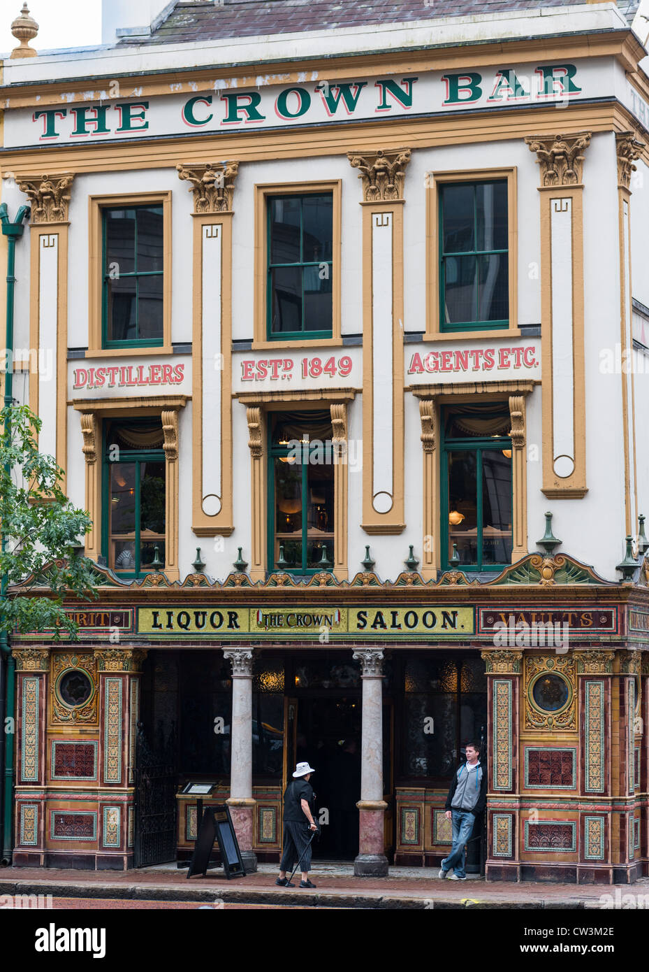 Old belfast pubs hi-res stock photography and images - Alamy