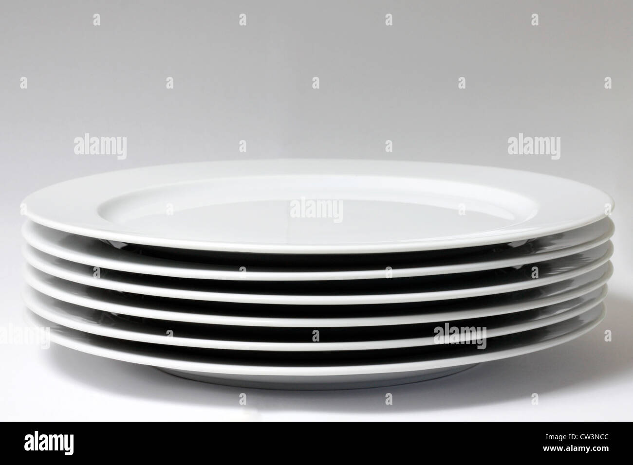 A stack of plates hi-res stock photography and images - Alamy