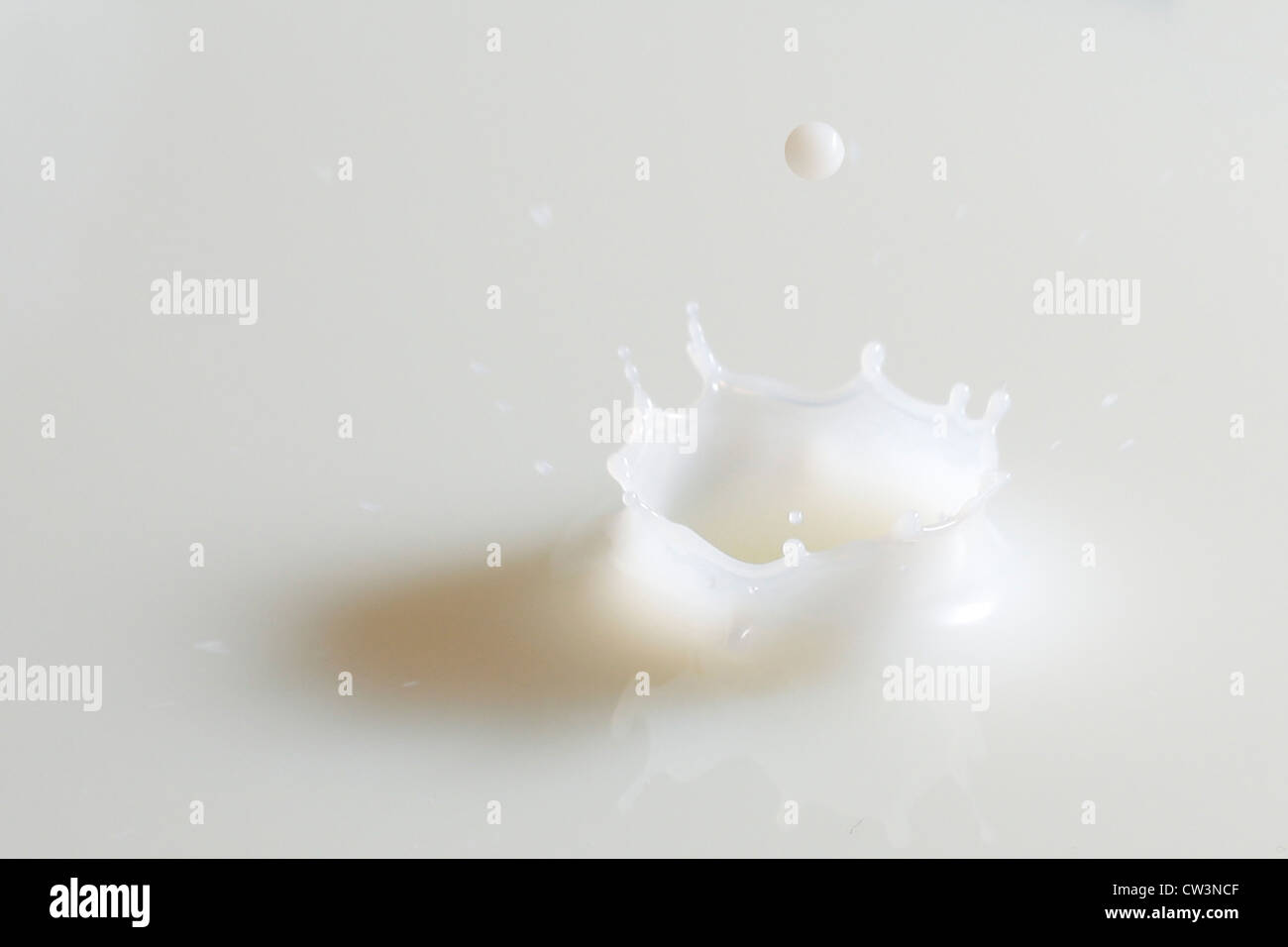 Milk splashing hi-res stock photography and images - Alamy