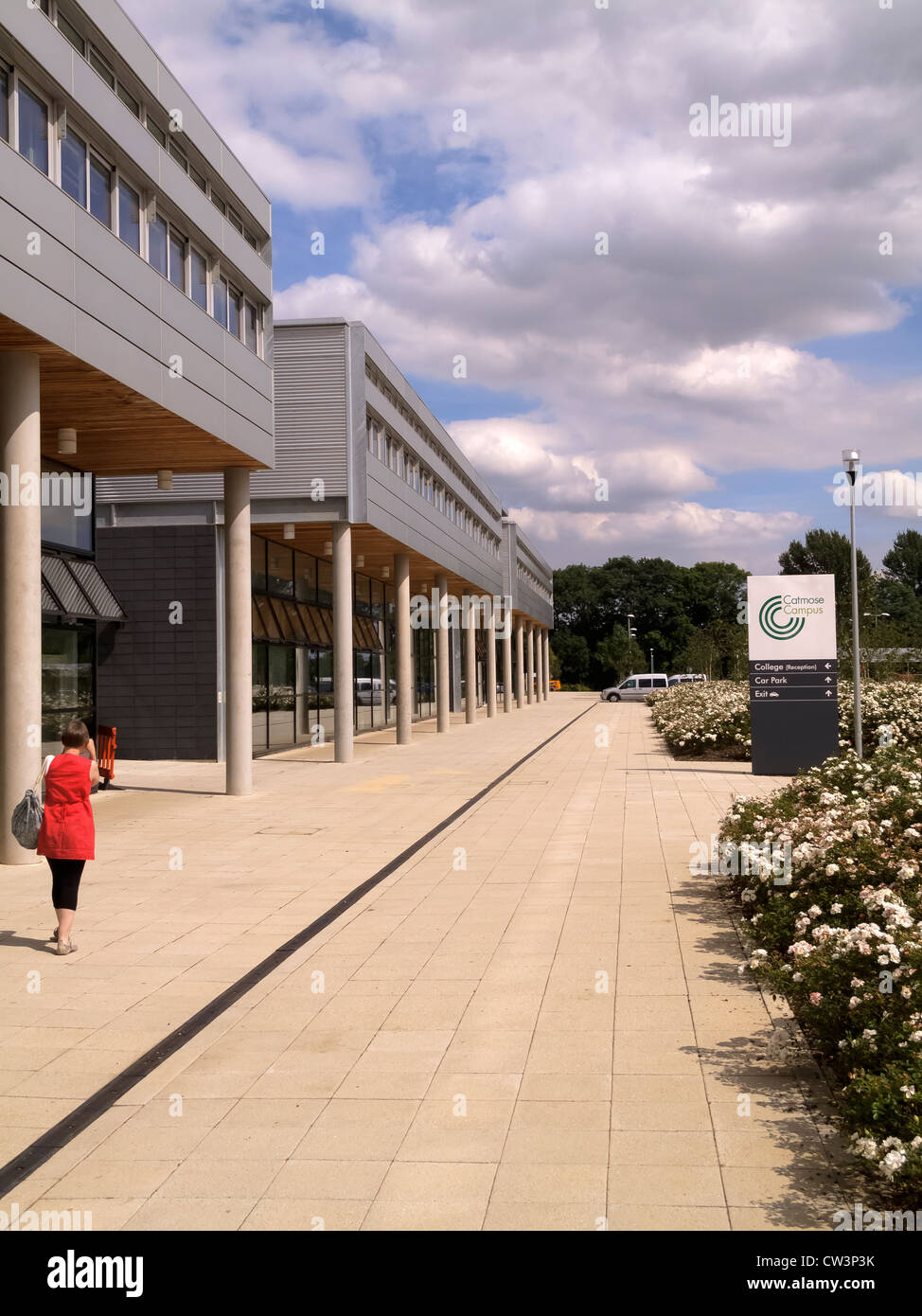 New college buildings hi-res stock photography and images - Alamy
