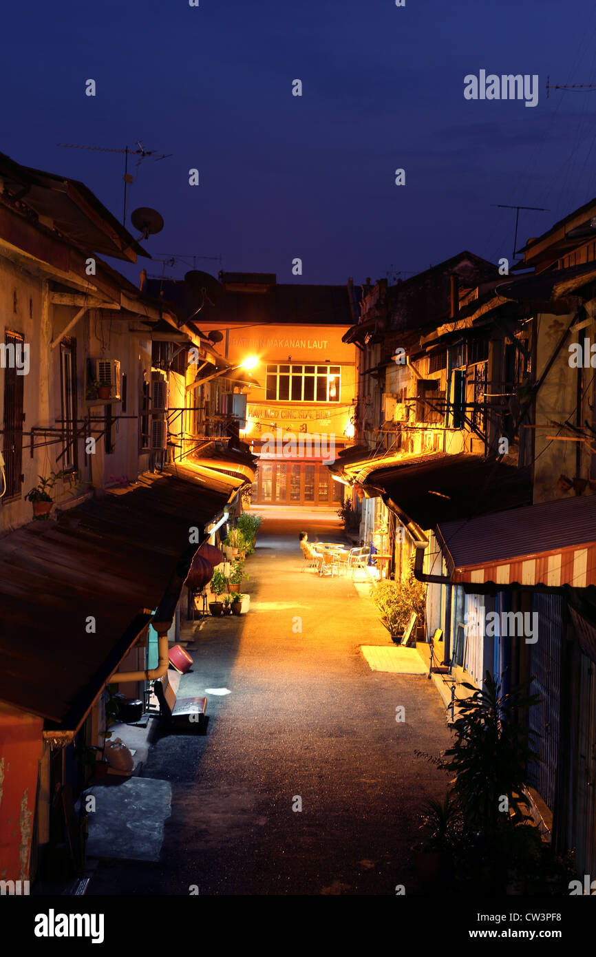 Night street scene hi-res stock photography and images - Alamy