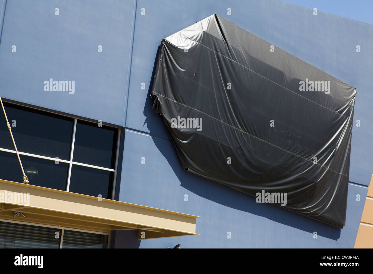 Store shut hi-res stock photography and images - Alamy