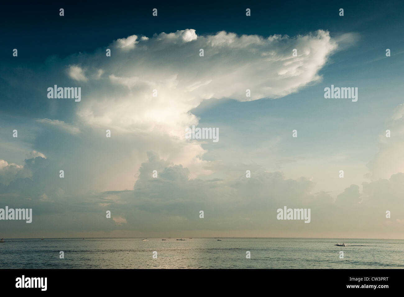 Thunderstorm rain over indian ocean hi-res stock photography and images ...