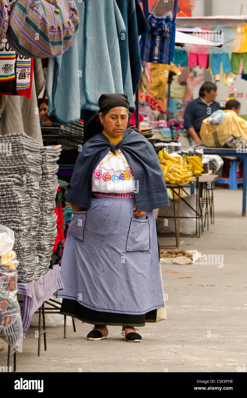 Ecuador traditional clothes hi-res stock photography and images - Alamy