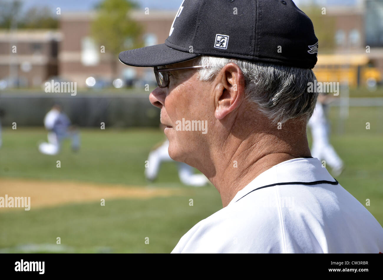 High school baseball coach Stock Photo - Alamy