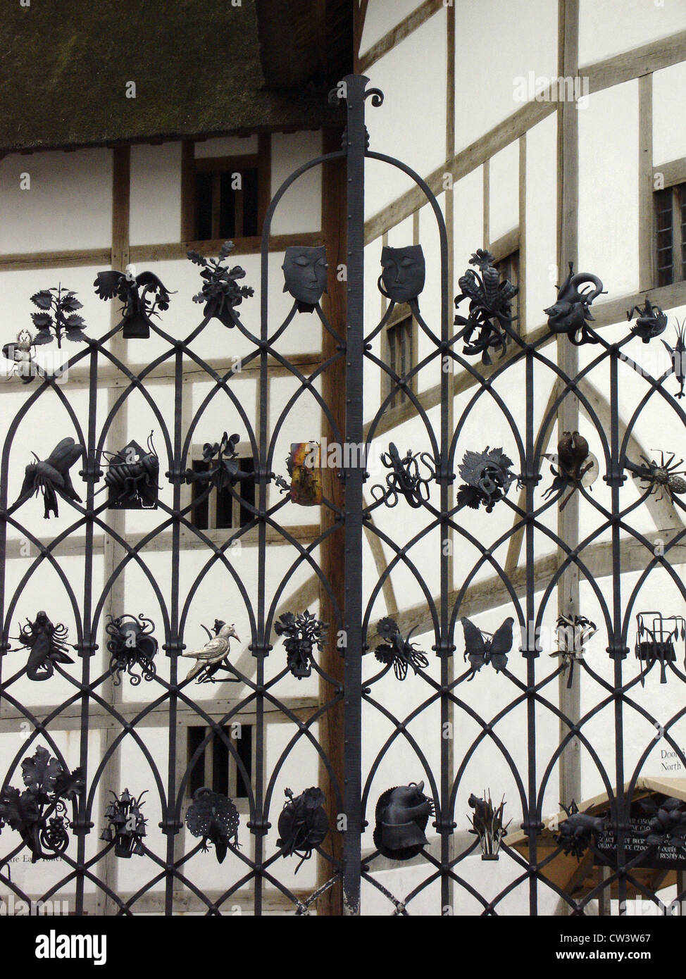 Shakespeares globe theatre gate hi-res stock photography and images - Alamy