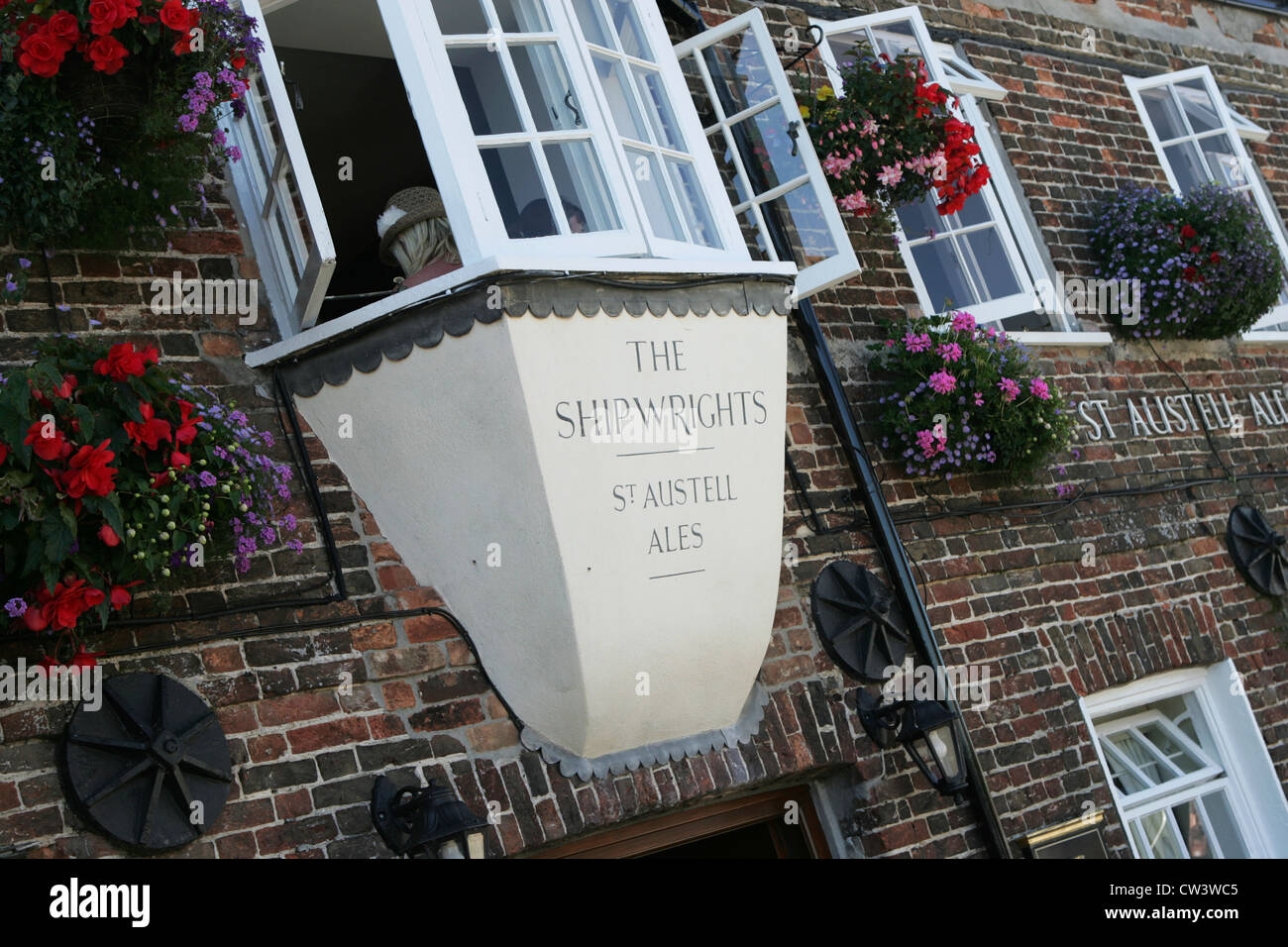 Cornwall padstow pub hi-res stock photography and images - Alamy