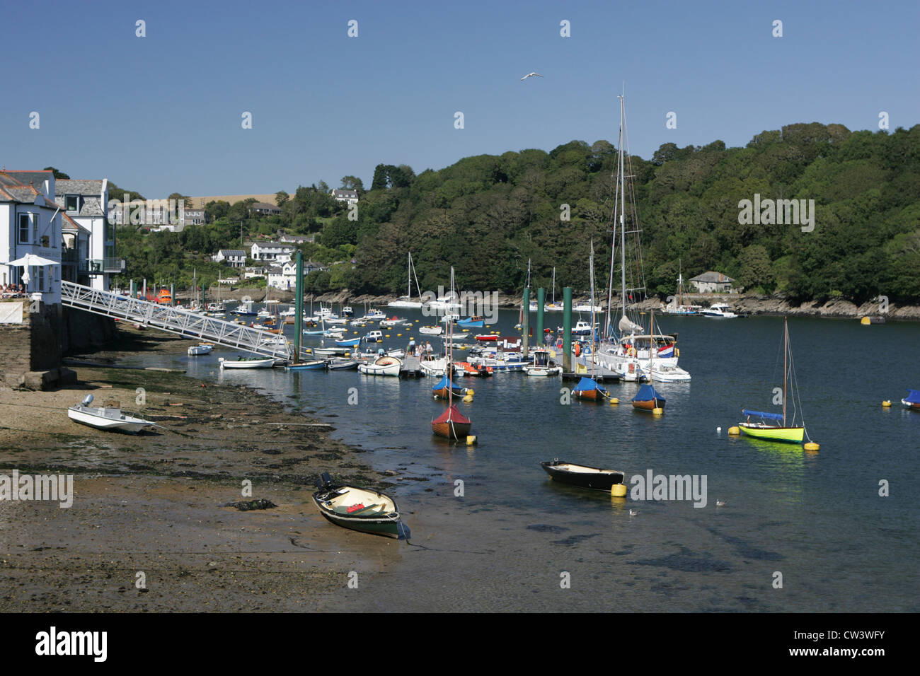 FOWEY, Cornwall - Harbour scene Stock Photo - Alamy