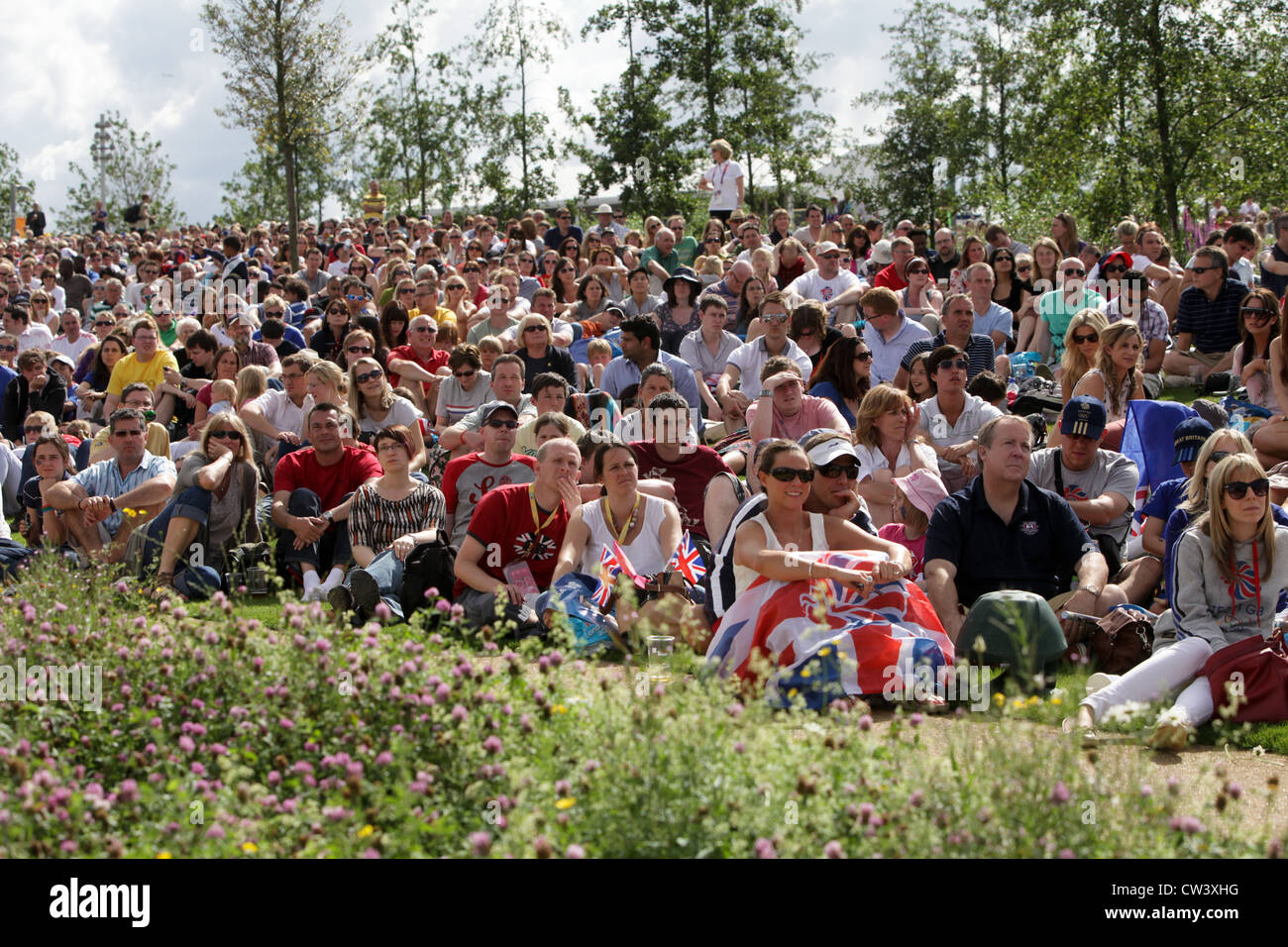 SPECTATORS WATCHING THE BIG TV SCREEN AT THE OLYMPIC GAMES LONDON 2012 ...