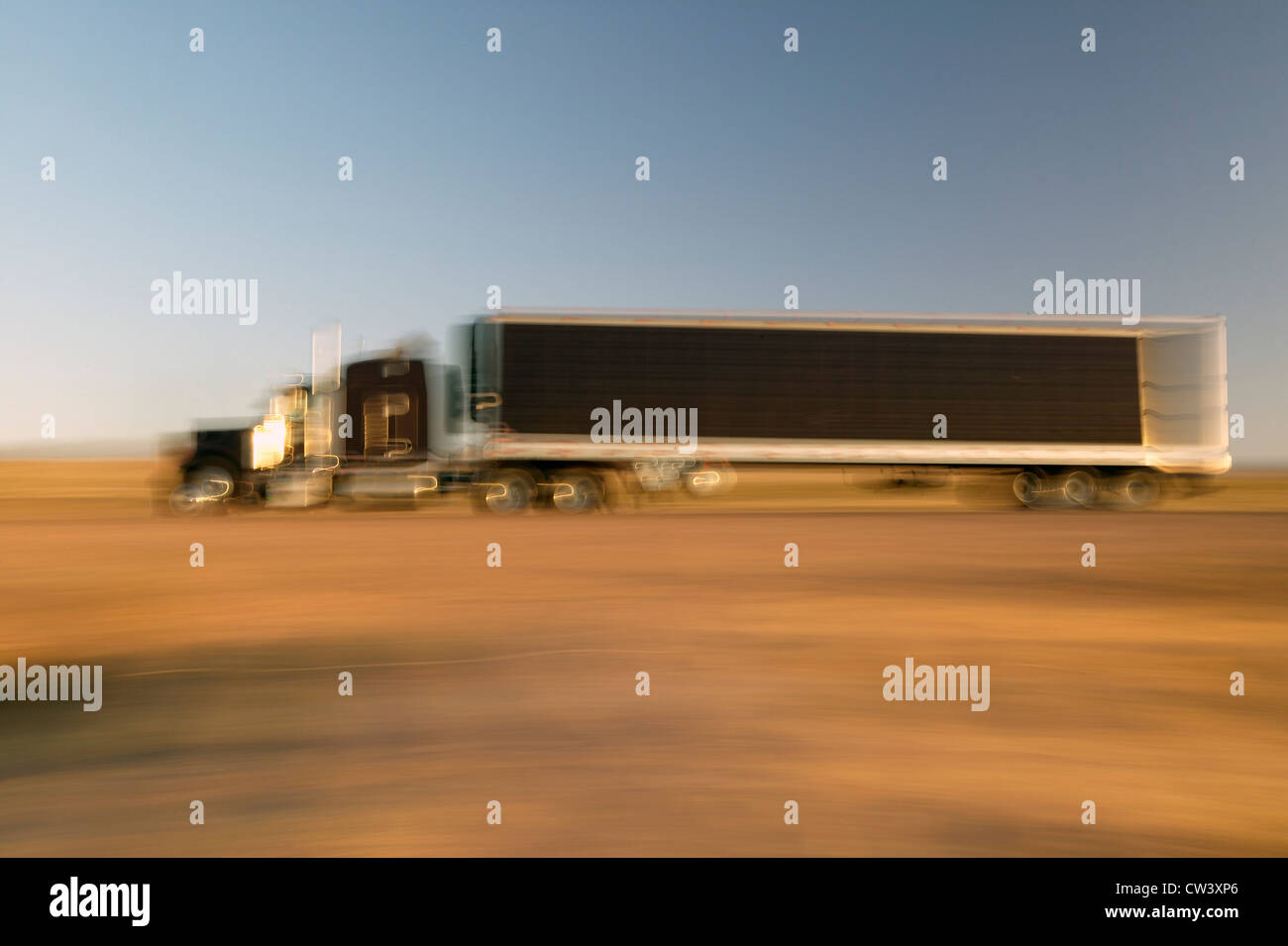 18 wheeler hi-res stock photography and images - Alamy