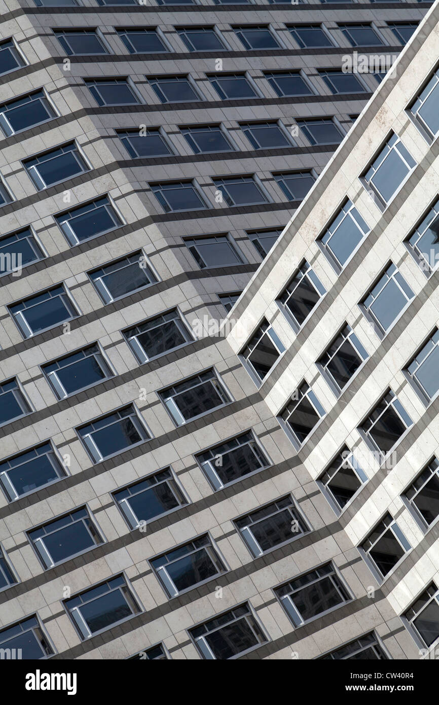 Detail of the Credit Suisse bank building near Canary Wharf Stock Photo ...