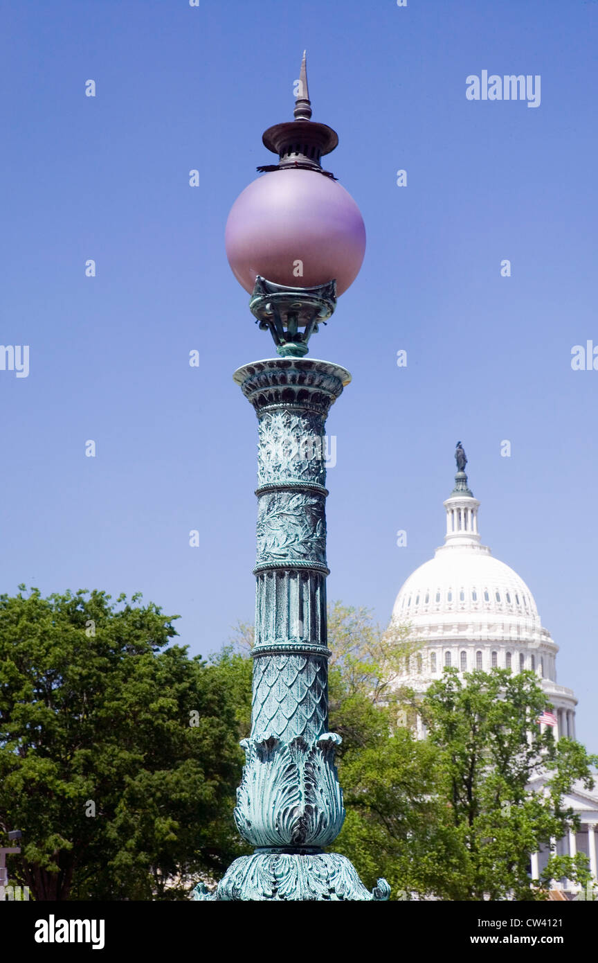 Street lamp of Library of Congress towers over U.S. Capitol Dome ...