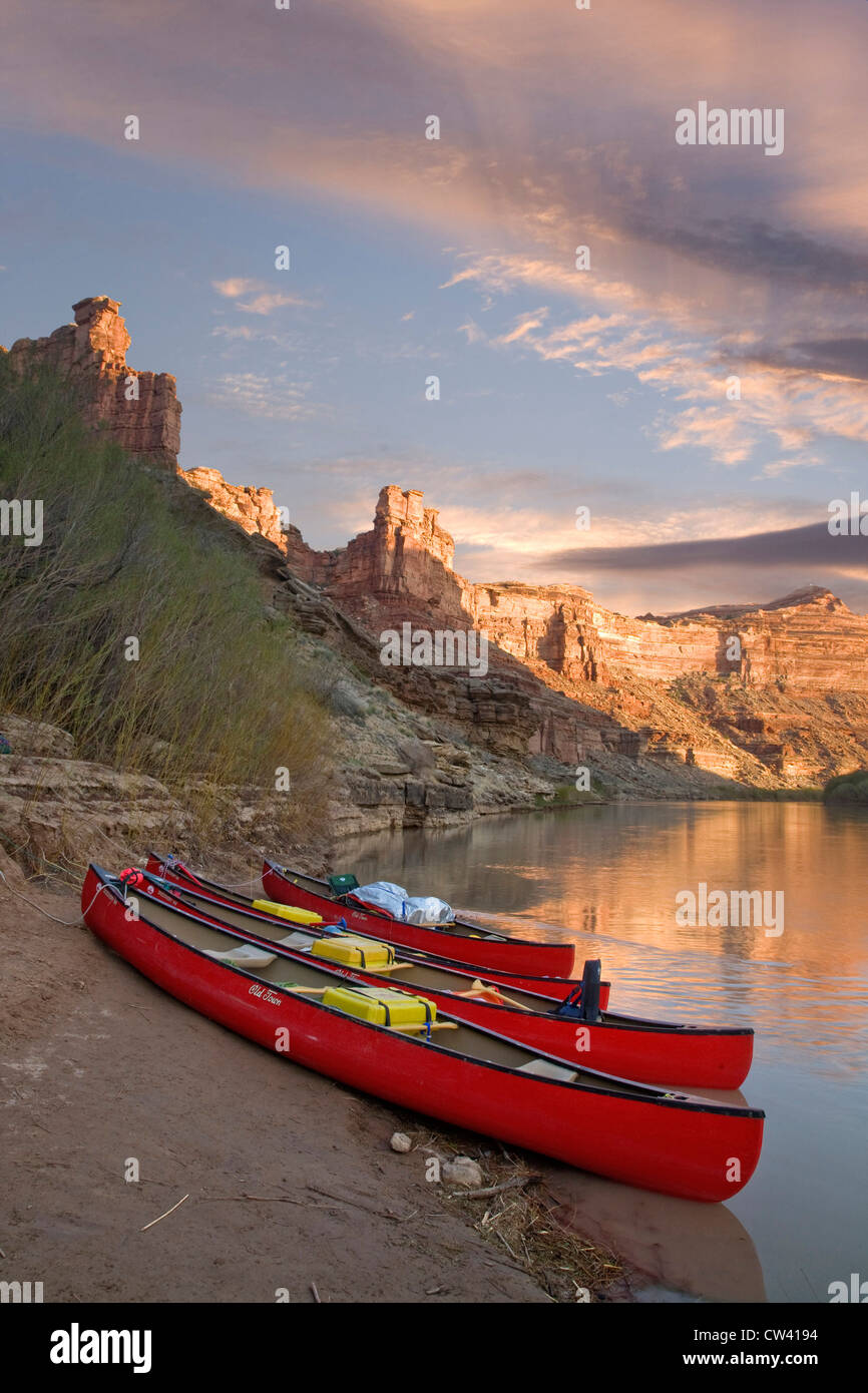 Riverside serenity hi-res stock photography and images - Alamy