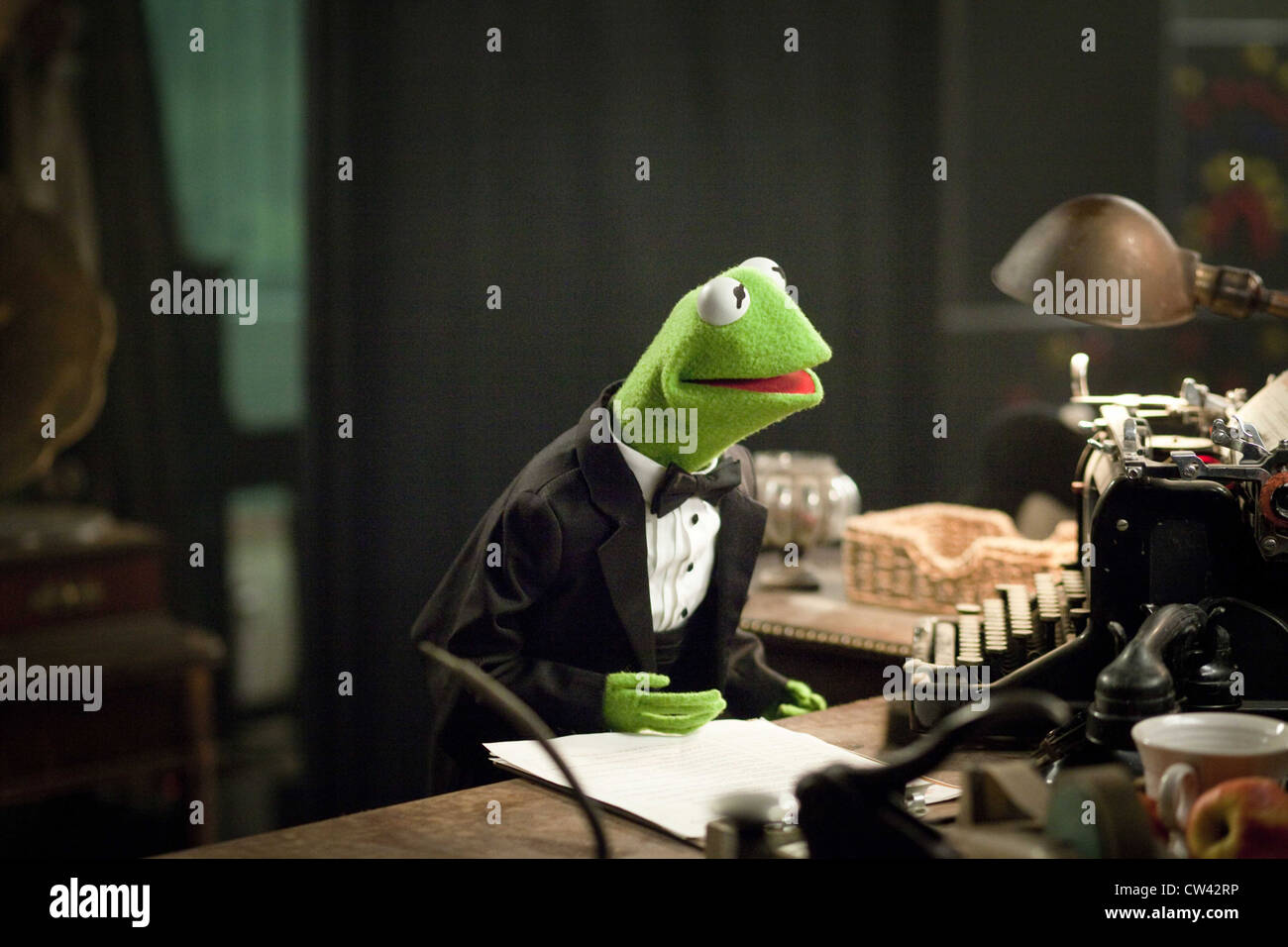 The muppets 2011 kermit hi-res stock photography and images - Alamy