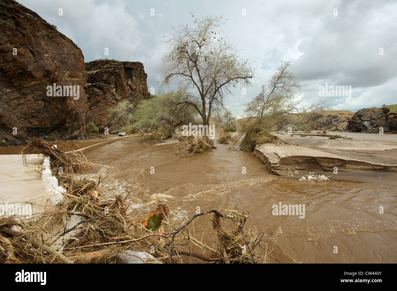 Collapsed bridge hi-res stock photography and images - Alamy