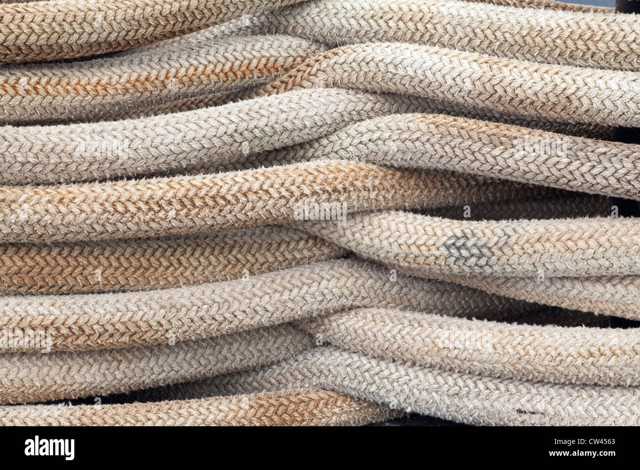 Symmetrical ropes hi-res stock photography and images - Alamy