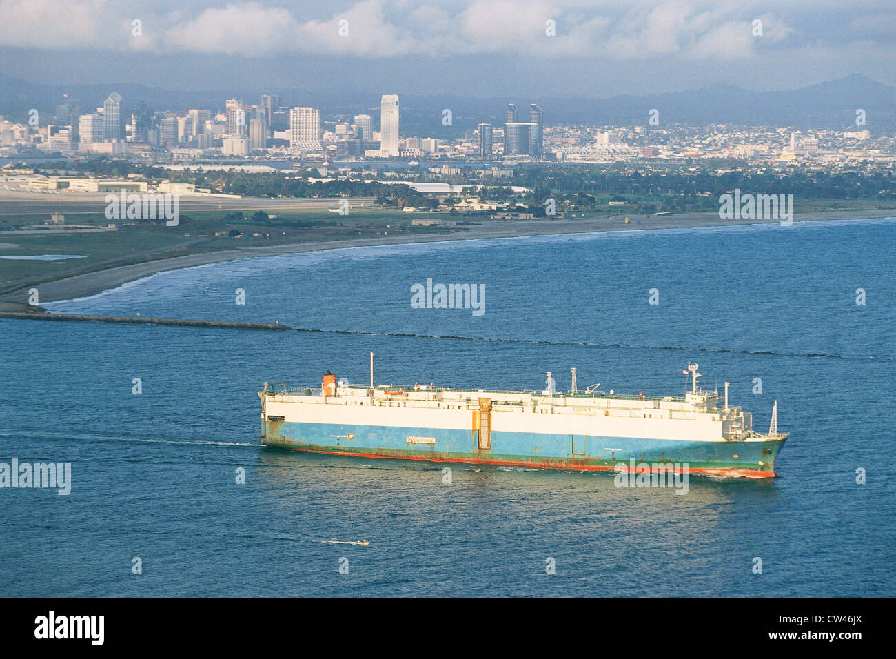 Ship departing port hi-res stock photography and images - Alamy