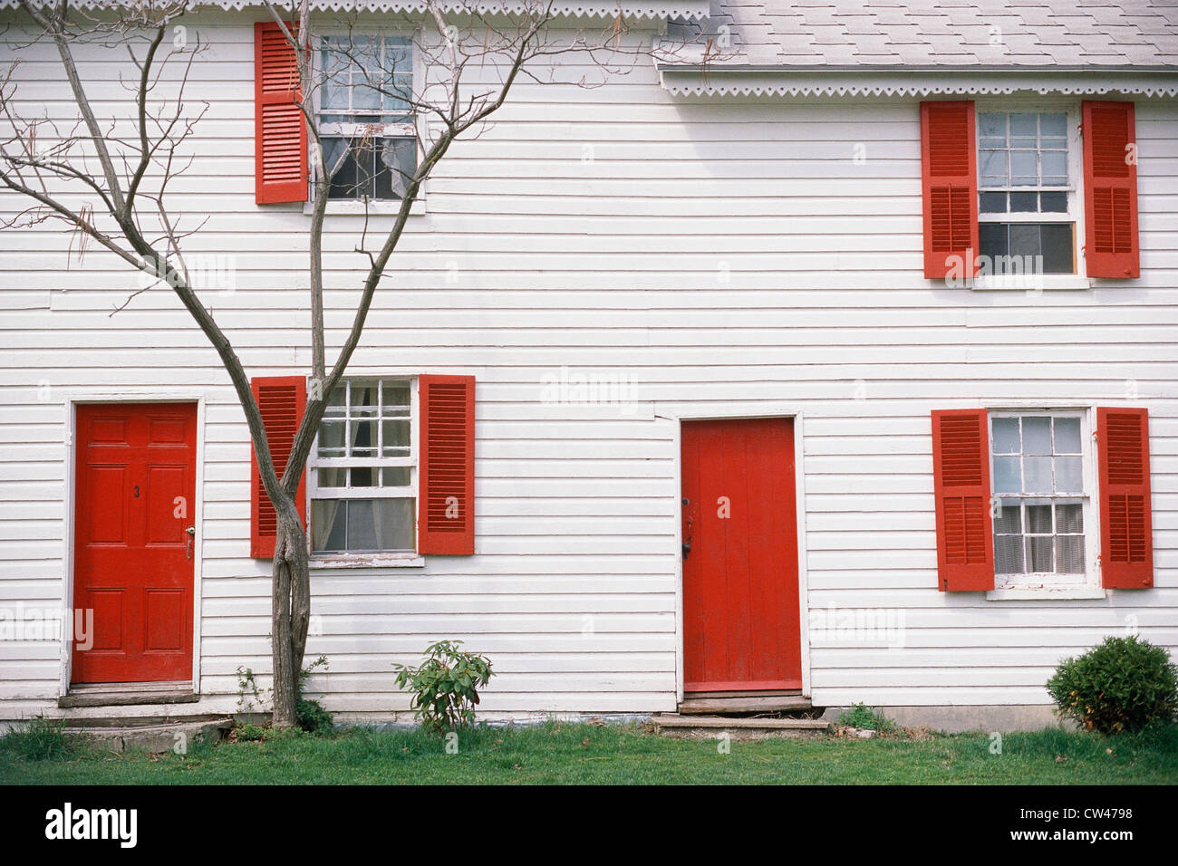 White rowhouse hi-res stock photography and images - Alamy