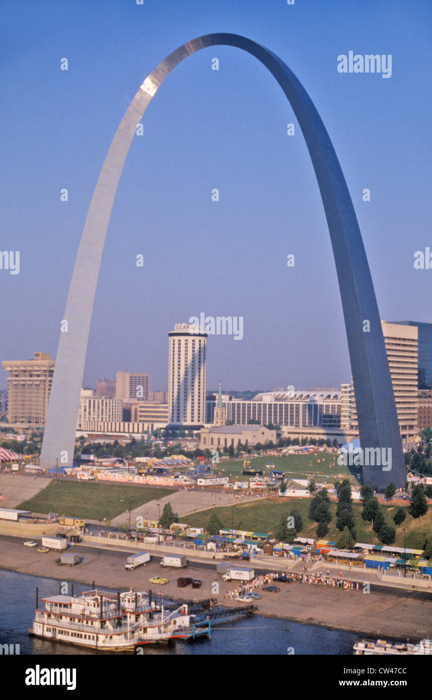 Skyline of St. Louis, MO with Arch Stock Photo - Alamy