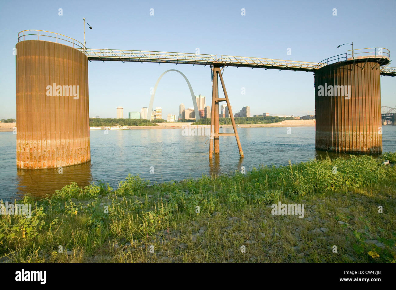 Daytime view Gateway Arch grain site for barges skyline St. Louis ...
