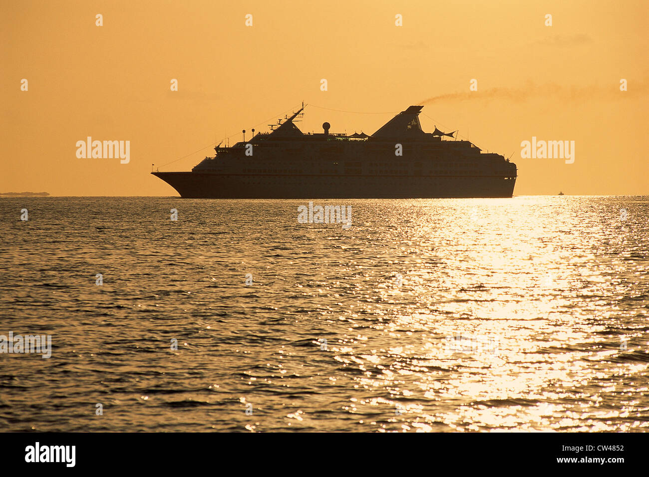 Ship in ocean Stock Photo - Alamy