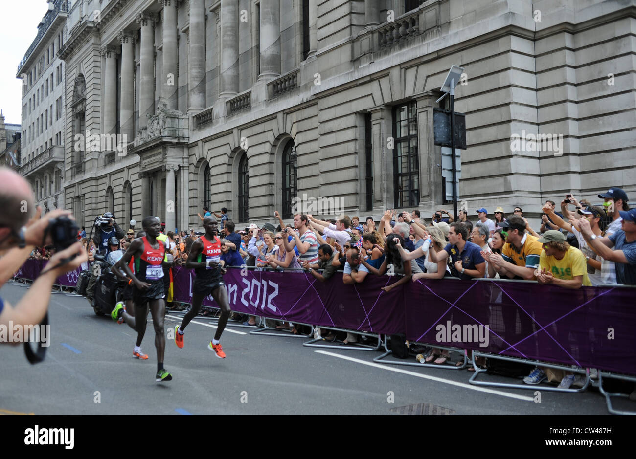 London marathon fans hi-res stock photography and images - Alamy