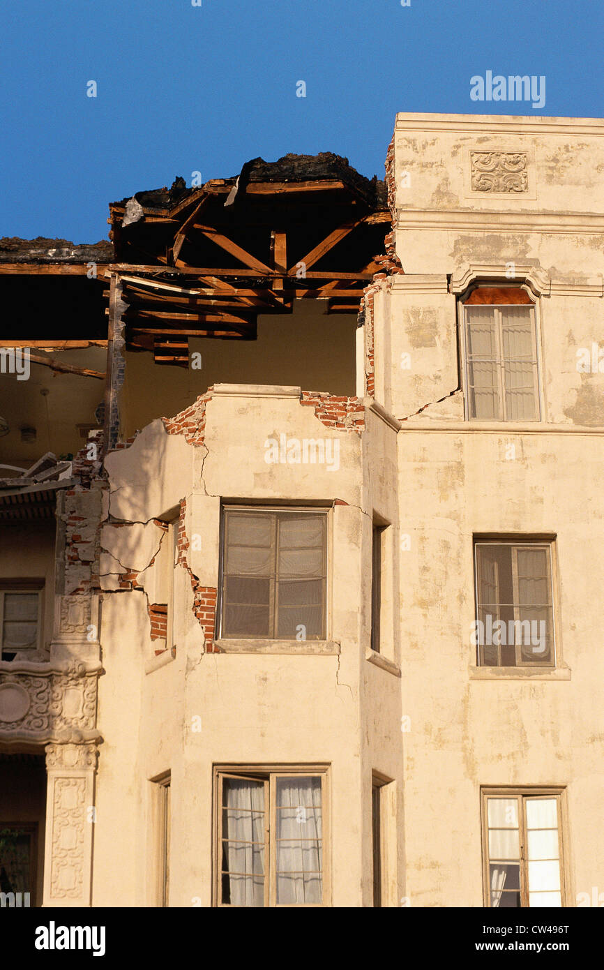 Building with broken and missing walls Stock Photo - Alamy