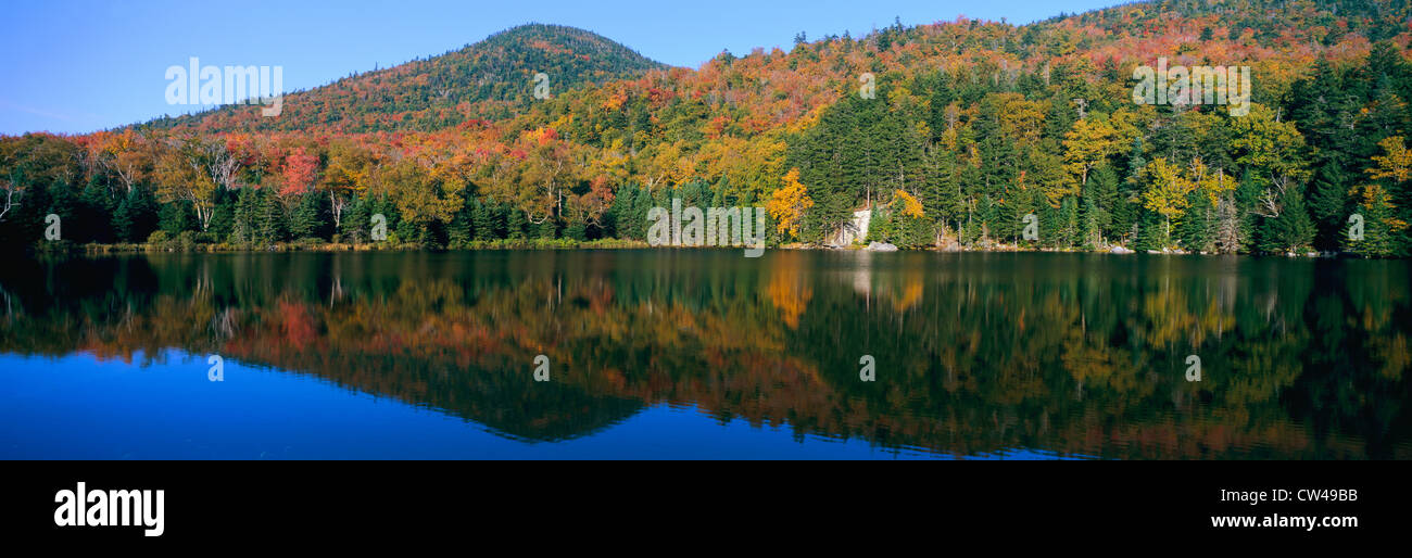 Panoramic view of Crawford Notch State Park in the White Mountains, New ...