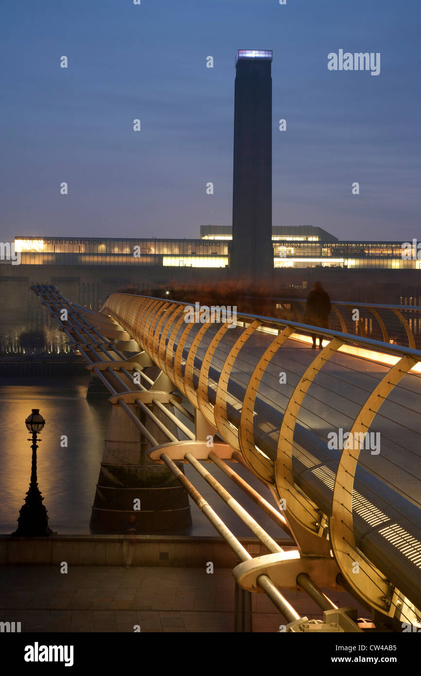 Tate modern bridge architecture hi-res stock photography and images - Alamy