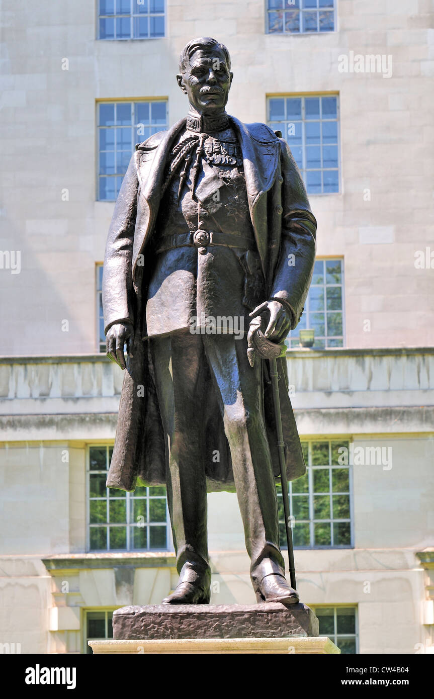 Lord trenchard statue london hi-res stock photography and images - Alamy