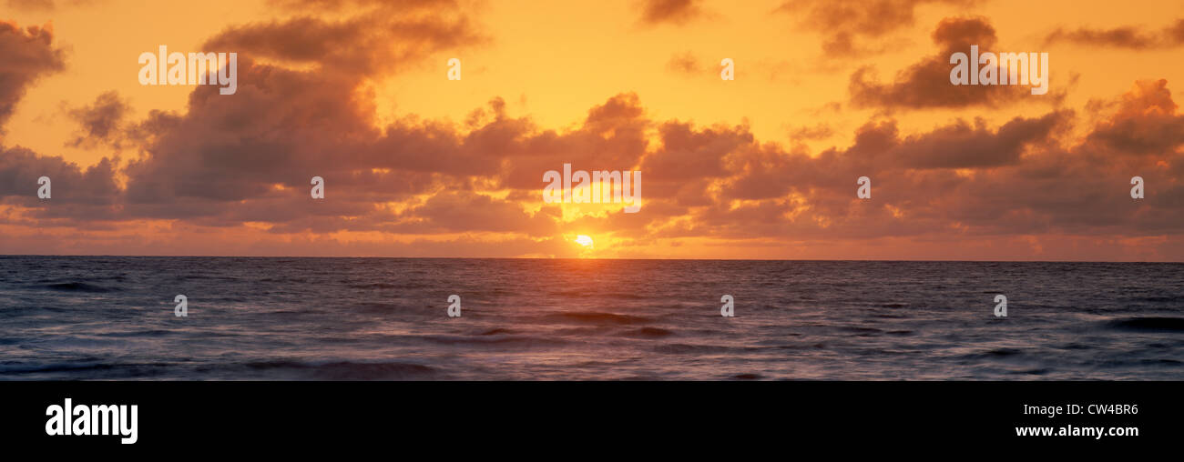 Sunset over water ocean hi-res stock photography and images - Alamy