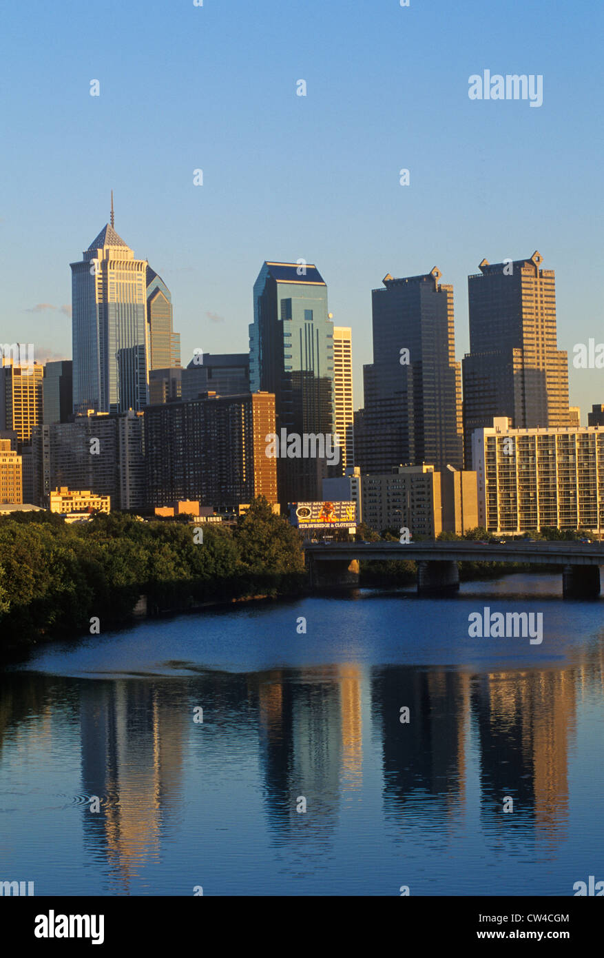 Sunset over Philadelphia skyline from the Schuylkill River, PA Stock ...