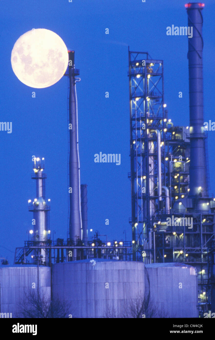 An industrial moonrise over a chemical plant in Delaware Stock Photo ...
