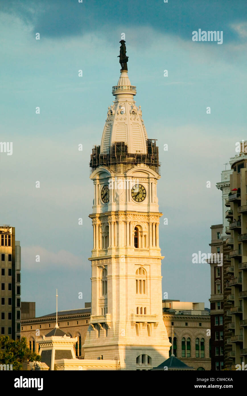 City hall william penn statue hi-res stock photography and images - Alamy