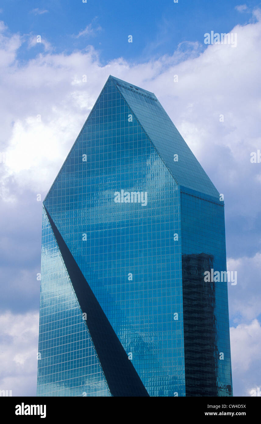 Fountain place in dallas hi-res stock photography and images - Alamy