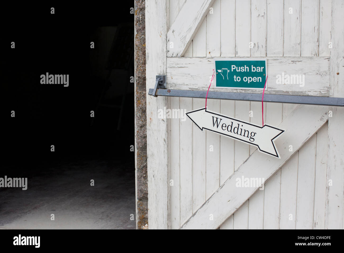 Wedding arrow sign on barn door Stock Photo - Alamy