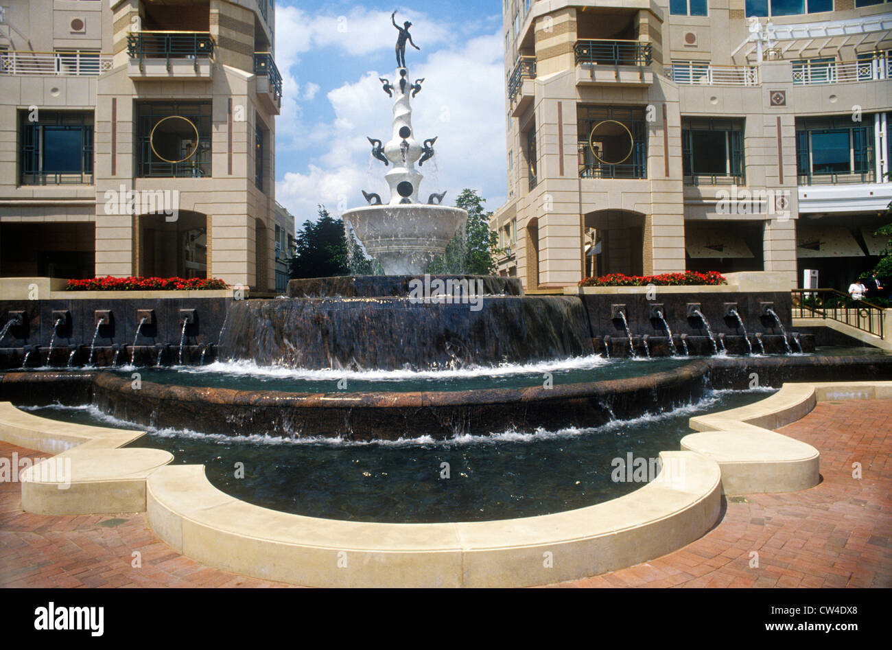 Fountain at reston town center hi-res stock photography and images - Alamy