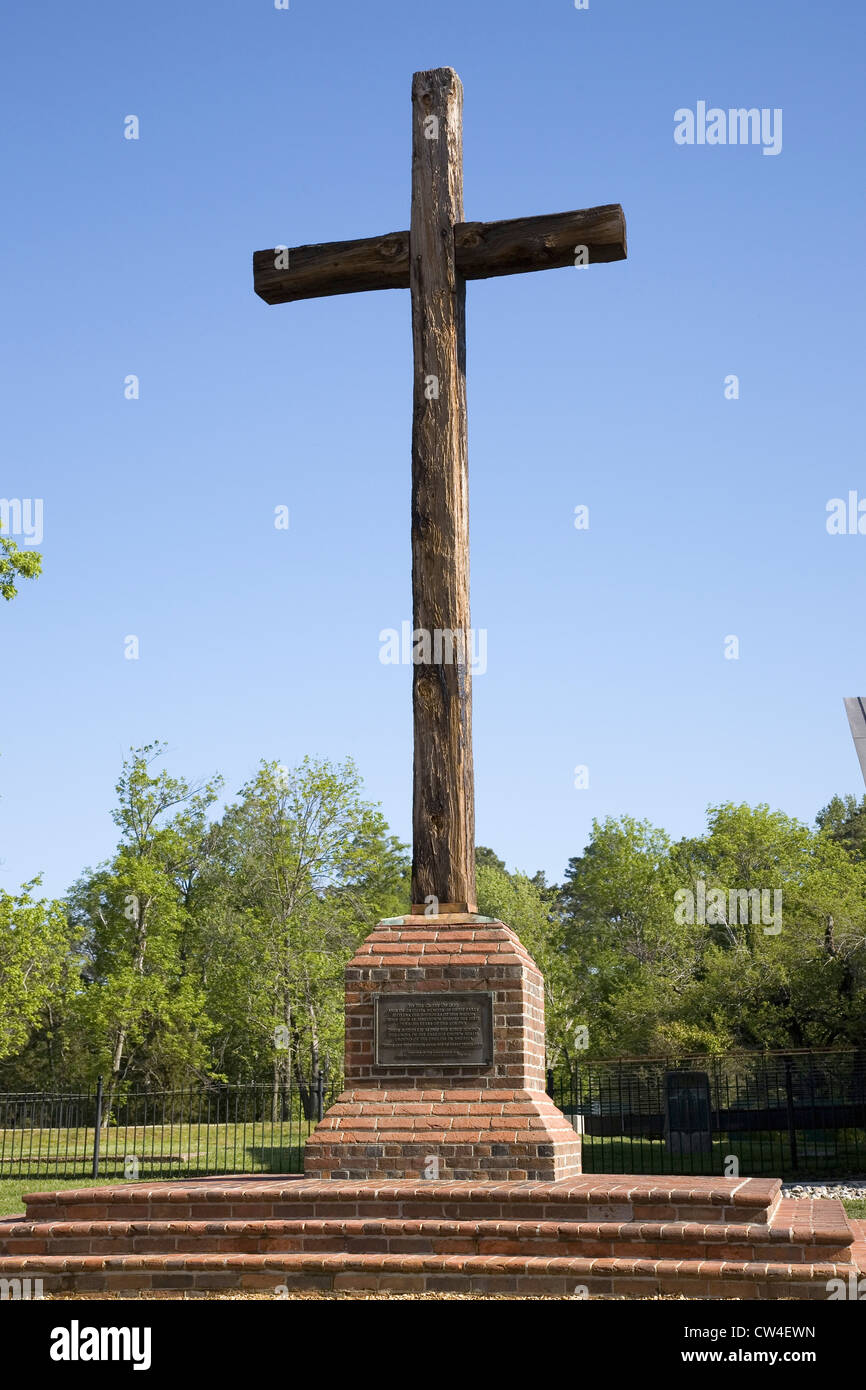 Large wooden cross hi-res stock photography and images - Alamy