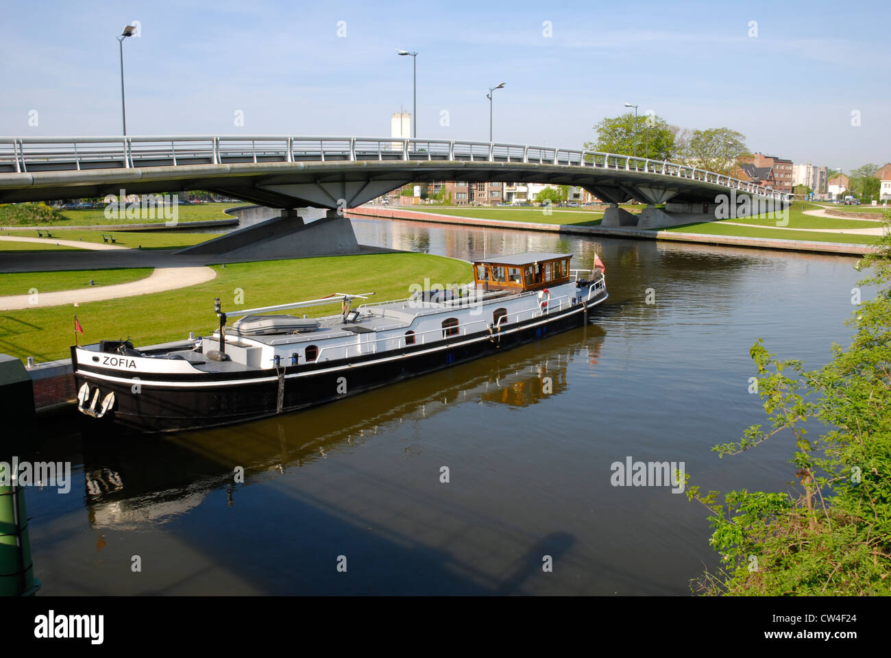 Barge waiting for a lock Stock Photo - Alamy