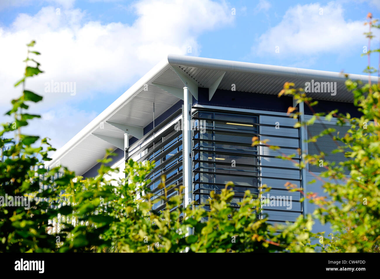 Sharp corner building hi-res stock photography and images - Alamy