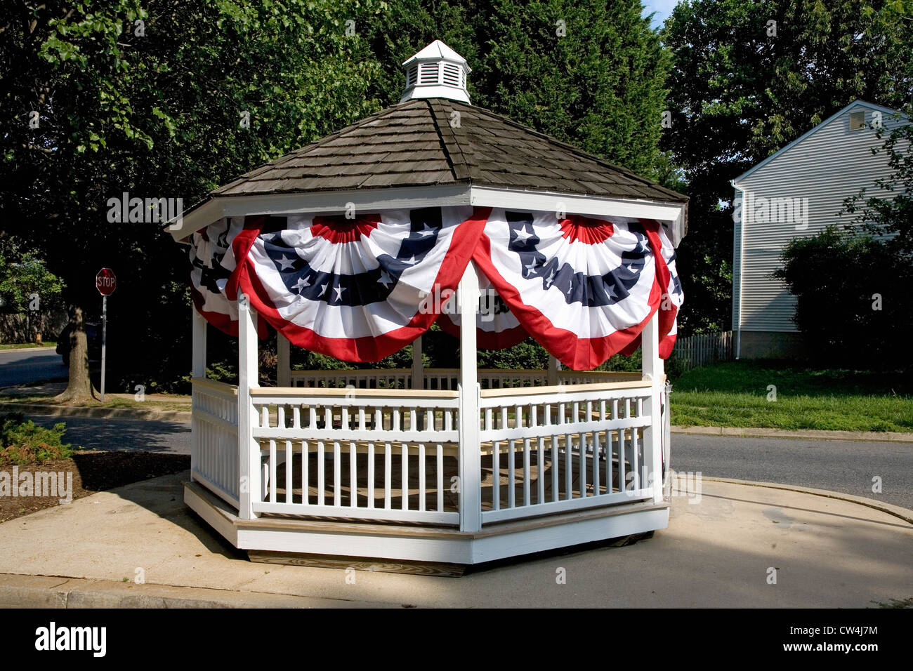Gazebo draped in american flags hi-res stock photography and images - Alamy